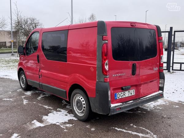 Red Renault Trafic 2007 in Panevezys, with an engine capacity of 2.00 L and mileage of 381 thousand km for 3000 €, photo 4 on AUTOMOTO.COM.LV