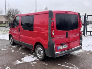 Red Renault Trafic 2007 in Panevezys, with an engine capacity of 2.00 L and mileage of 381 thousand km for 3000 €, photo 4 on AUTOMOTO.COM.LV