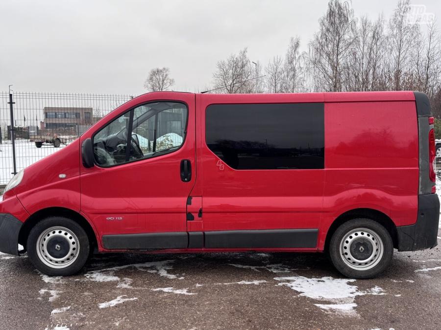 Red Renault Trafic 2007 in Panevezys, with an engine capacity of 2.00 L and mileage of 381 thousand km for 3000 €, photo 5 on AUTOMOTO.COM.LV