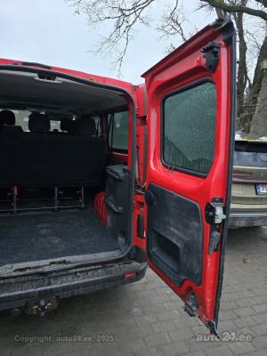 Red Renault Trafic 2016 in Tallinn, with an engine capacity of 1.60 L and mileage of 168 thousand km for 14000 €, photo 11 on AUTOMOTO.COM.LV