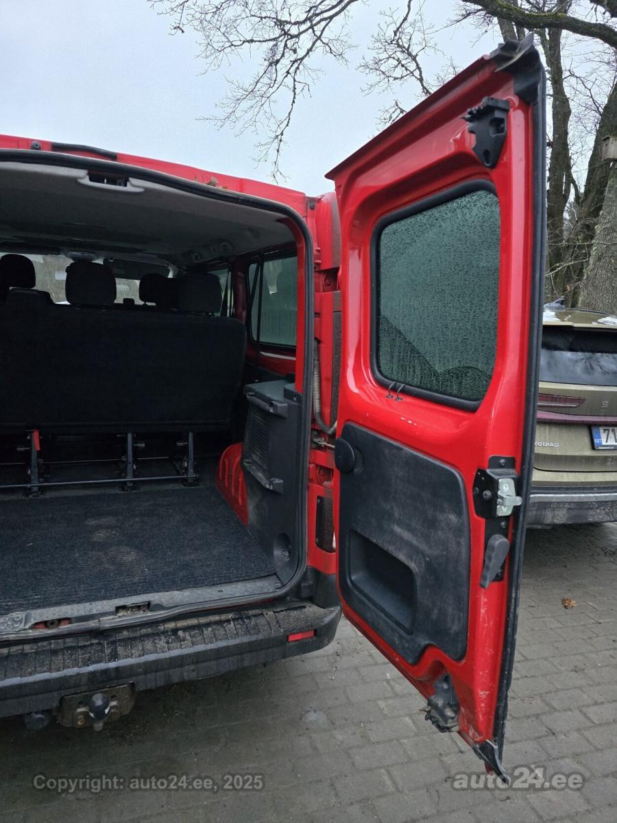 Red Renault Trafic 2016 in Tallinn, with an engine capacity of 1.60 L and mileage of 168 thousand km for 14000 €, photo 11 on AUTOMOTO.COM.LV