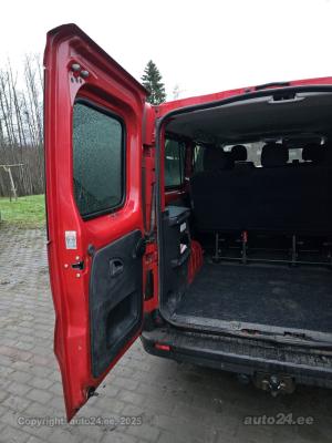 Red Renault Trafic 2016 in Tallinn, with an engine capacity of 1.60 L and mileage of 168 thousand km for 14000 €, photo 12 on AUTOMOTO.COM.LV