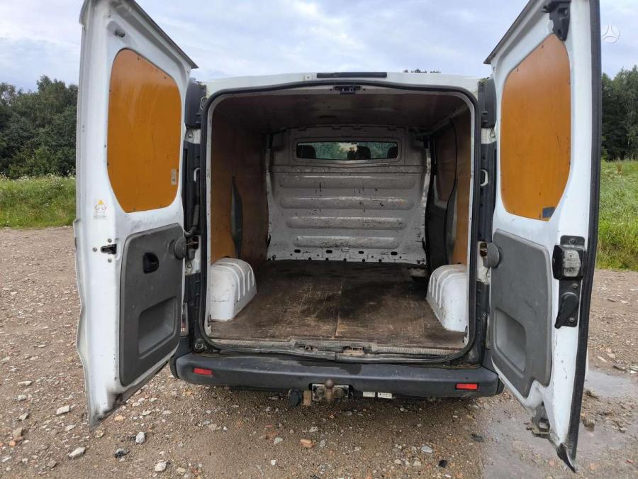 Balts Renault Trafic 2002 Mažeikiai, ar dzinēja tilpumu 1.90 L un nobraukumu 370 tūkst. km par 2400 €, foto 8 vietnē AUTOMOTO.COM.LV