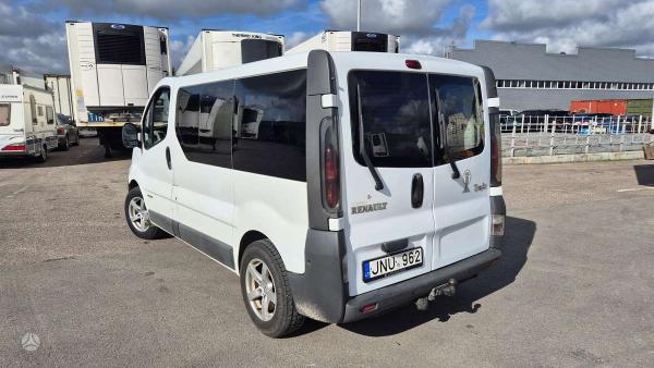 White Renault Trafic 2002 in Klaipeda, with an engine capacity of 1.87 L and mileage of 329 thousand km for 1650 €, photo 5 on AUTOMOTO.COM.LV