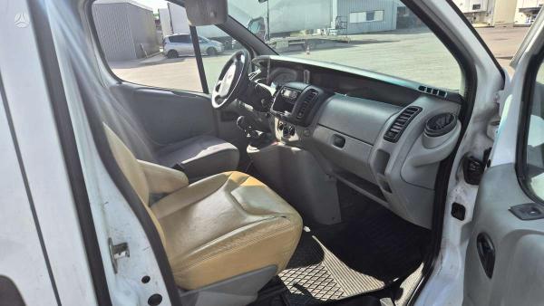 White Renault Trafic 2002 in Klaipeda, with an engine capacity of 1.87 L and mileage of 329 thousand km for 1650 €, photo 7 on AUTOMOTO.COM.LV