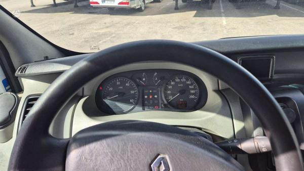 White Renault Trafic 2002 in Klaipeda, with an engine capacity of 1.87 L and mileage of 329 thousand km for 1650 €, photo 8 on AUTOMOTO.COM.LV