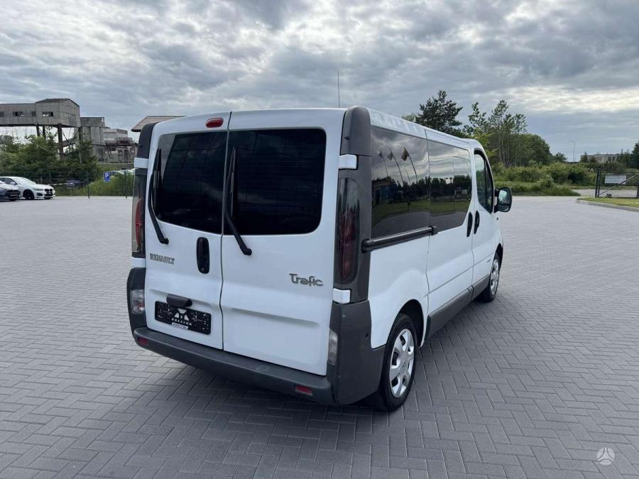 Balts Renault Trafic 2003 Telšiai, ar dzinēja tilpumu 1.90 L un nobraukumu 283 tūkst. km par 4300 €, foto 7 vietnē AUTOMOTO.COM.LV