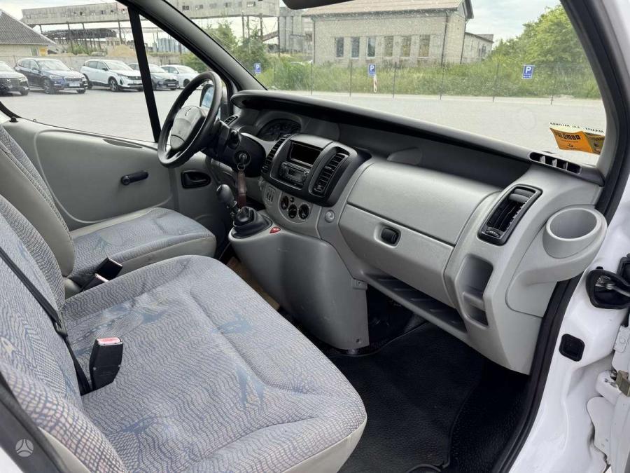 Balts Renault Trafic 2003 Telšiai, ar dzinēja tilpumu 1.90 L un nobraukumu 283 tūkst. km par 4300 €, foto 19 vietnē AUTOMOTO.COM.LV