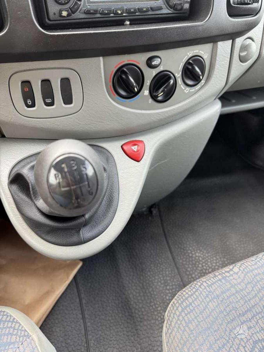Balts Renault Trafic 2003 Telšiai, ar dzinēja tilpumu 1.90 L un nobraukumu 283 tūkst. km par 4300 €, foto 22 vietnē AUTOMOTO.COM.LV