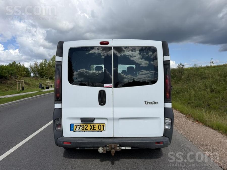 White Renault Trafic 2003 in Jelgava, with an engine capacity of 1.90 L and mileage of 278 thousand km for 3600 €, photo 9 on AUTOMOTO.COM.LV