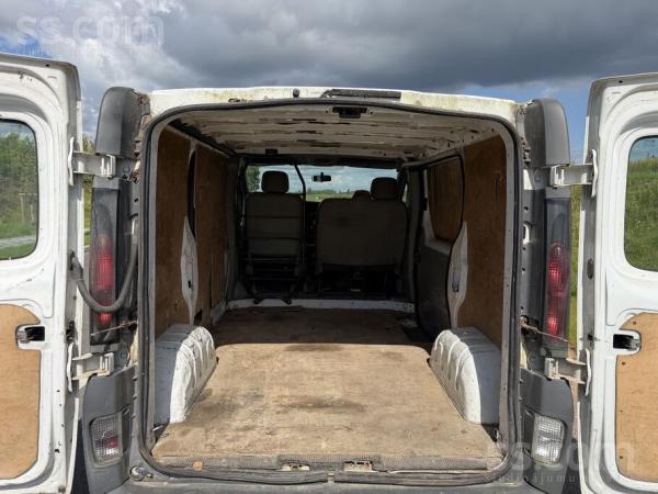 White Renault Trafic 2003 in Jelgava, with an engine capacity of 1.90 L and mileage of 278 thousand km for 3600 €, photo 10 on AUTOMOTO.COM.LV