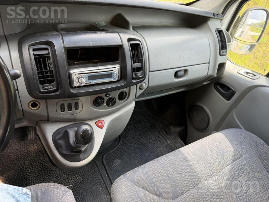 White Renault Trafic 2003 in Jelgava, with an engine capacity of 1.90 L and mileage of 278 thousand km for 3600 €, photo 15 on AUTOMOTO.COM.LV