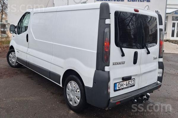 White Renault Trafic 2004 in Daugavpils, with an engine capacity of 1.90 L and mileage of 225 thousand km for 4250 €, photo 3 on AUTOMOTO.COM.LV
