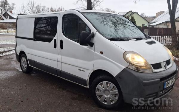 White Renault Trafic 2004 in Daugavpils, with an engine capacity of 1.90 L and mileage of 225 thousand km for 4250 €, photo 7 on AUTOMOTO.COM.LV
