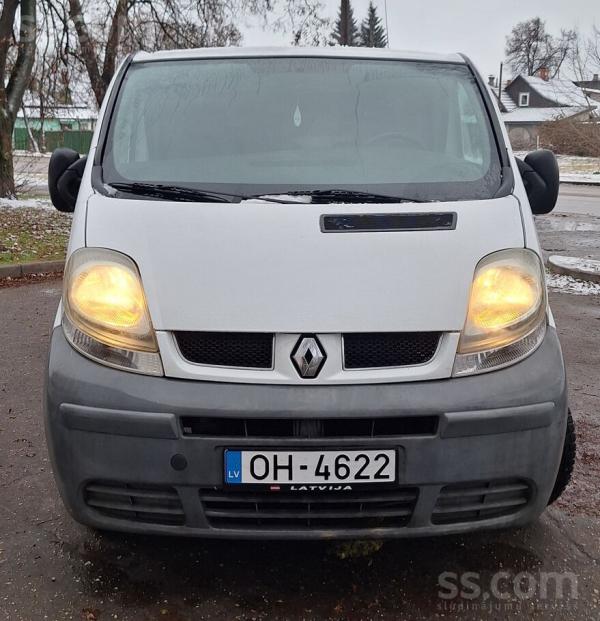 White Renault Trafic 2004 in Daugavpils, with an engine capacity of 1.90 L and mileage of 225 thousand km for 4250 €, photo 8 on AUTOMOTO.COM.LV