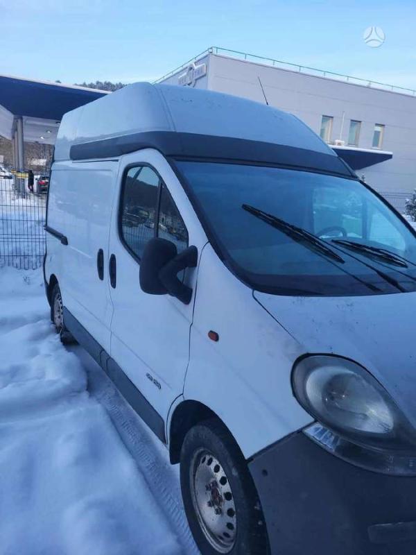 White Renault Trafic 2004 in Kaunas, with an engine capacity of 1.87 L and mileage of 283 thousand km for 1400 €, photo 2 on AUTOMOTO.COM.LV