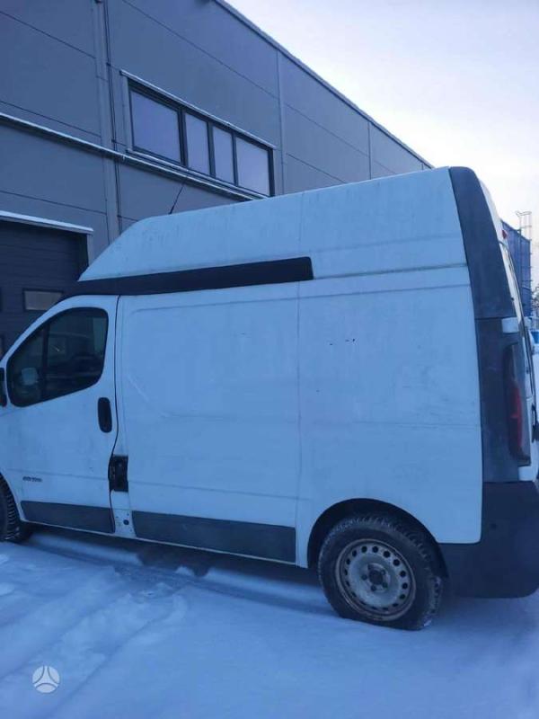 White Renault Trafic 2004 in Kaunas, with an engine capacity of 1.87 L and mileage of 283 thousand km for 1400 €, photo 5 on AUTOMOTO.COM.LV