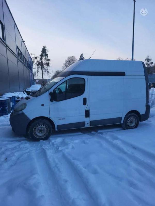 White Renault Trafic 2004 in Kaunas, with an engine capacity of 1.87 L and mileage of 283 thousand km for 1400 €, photo 6 on AUTOMOTO.COM.LV