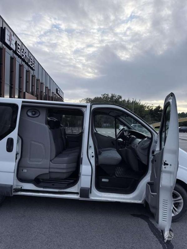 White Renault Trafic 2004 in Kaunas, with an engine capacity of 1.90 L and mileage of 420 thousand km for 3400 €, photo 1 on AUTOMOTO.COM.LV