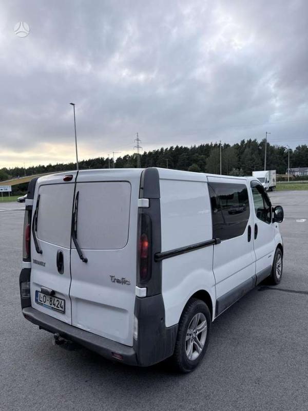 White Renault Trafic 2004 in Kaunas, with an engine capacity of 1.90 L and mileage of 420 thousand km for 3400 €, photo 4 on AUTOMOTO.COM.LV