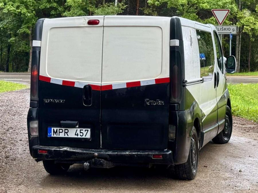 Balts Renault Trafic 2005 Radviliškis, ar dzinēja tilpumu 1.90 L un nobraukumu 320 tūkst. km par 1650 €, foto 9 vietnē AUTOMOTO.COM.LV