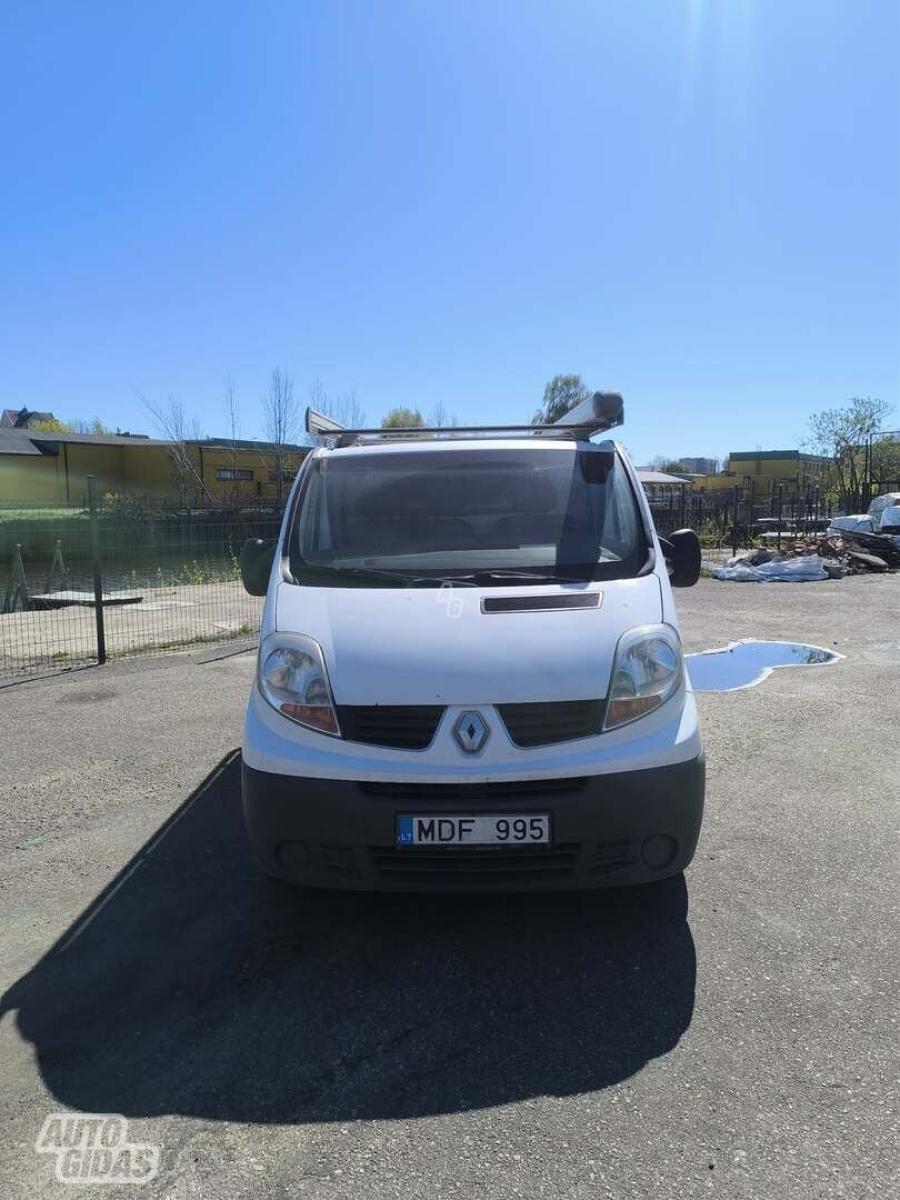White Renault Trafic 2007 in Klaipeda, with an engine capacity of 2.00 L and mileage of 286 thousand km for 4500 €, photo 7 on AUTOMOTO.COM.LV