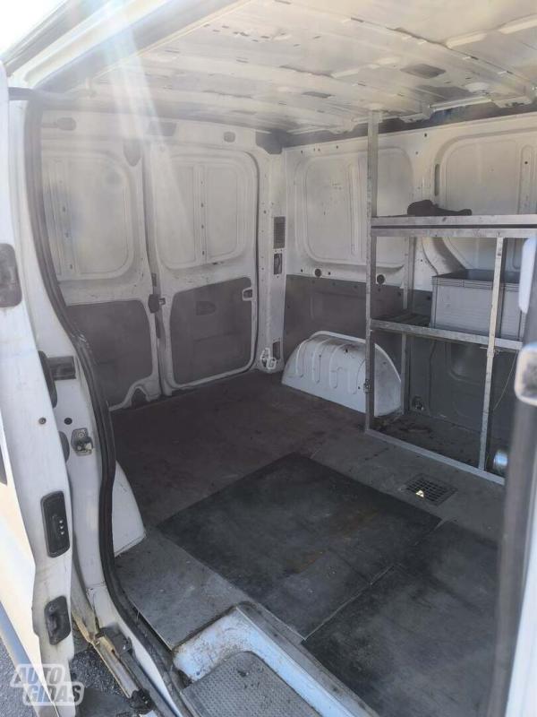 White Renault Trafic 2007 in Klaipeda, with an engine capacity of 2.00 L and mileage of 286 thousand km for 4500 €, photo 9 on AUTOMOTO.COM.LV