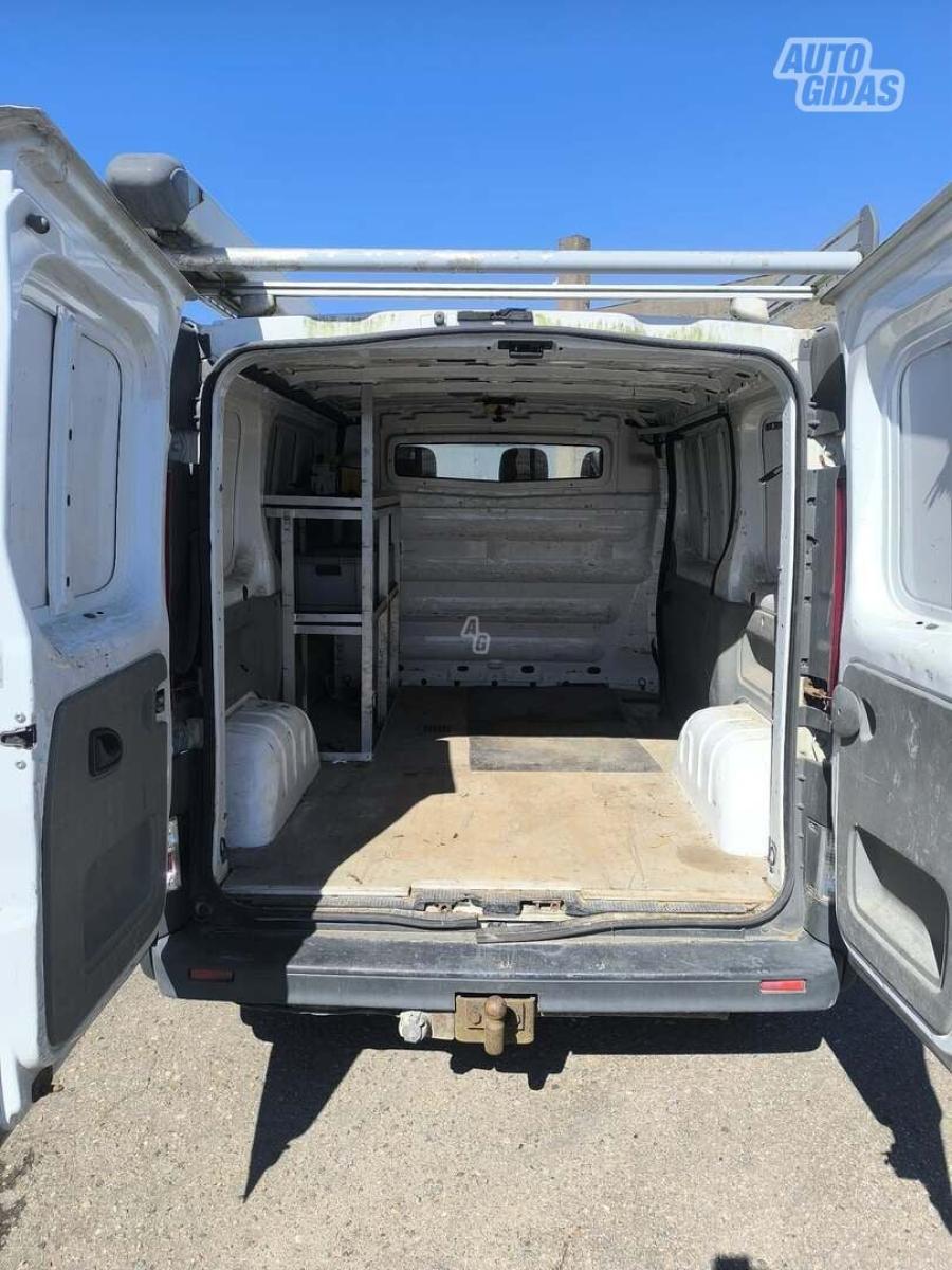 White Renault Trafic 2007 in Klaipeda, with an engine capacity of 2.00 L and mileage of 286 thousand km for 4500 €, photo 11 on AUTOMOTO.COM.LV