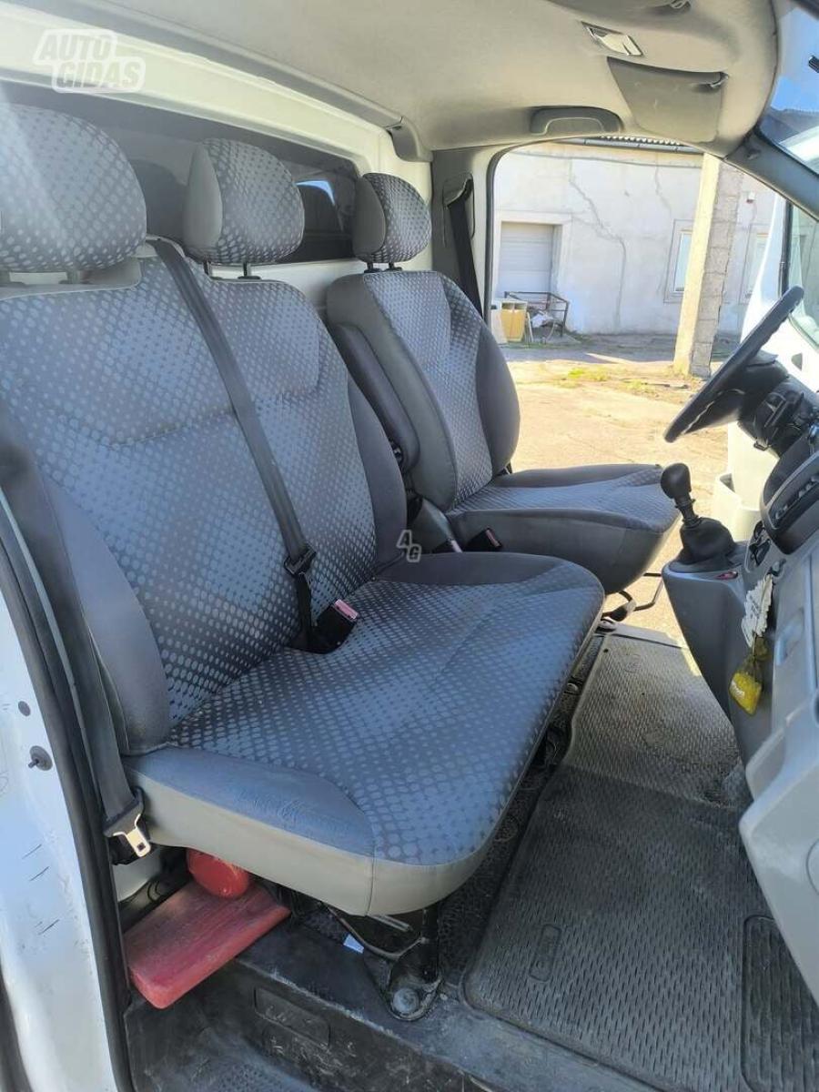 White Renault Trafic 2007 in Klaipeda, with an engine capacity of 2.00 L and mileage of 286 thousand km for 4500 €, photo 16 on AUTOMOTO.COM.LV