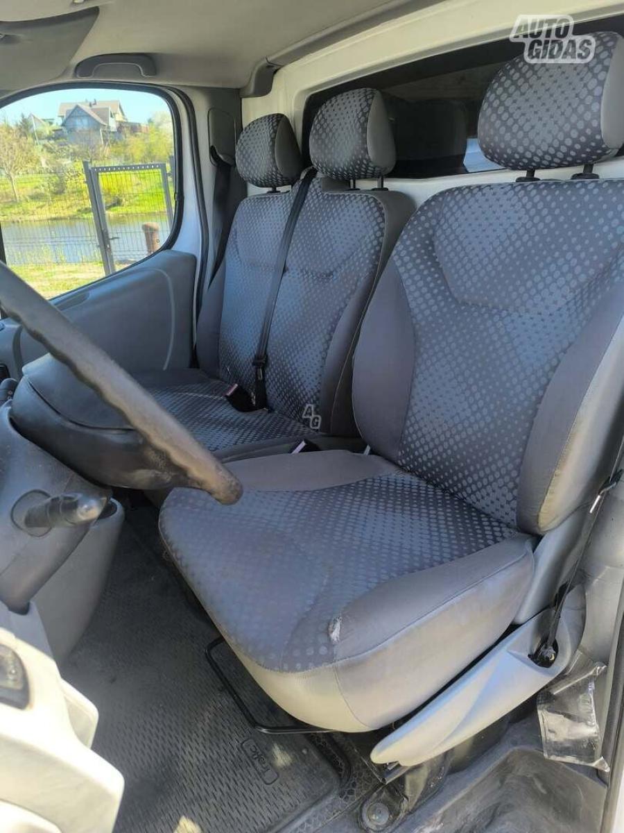 White Renault Trafic 2007 in Klaipeda, with an engine capacity of 2.00 L and mileage of 286 thousand km for 4500 €, photo 17 on AUTOMOTO.COM.LV
