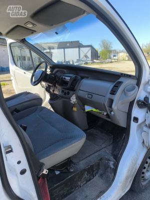White Renault Trafic 2007 in Klaipeda, with an engine capacity of 2.00 L and mileage of 286 thousand km for 4500 €, photo 18 on AUTOMOTO.COM.LV
