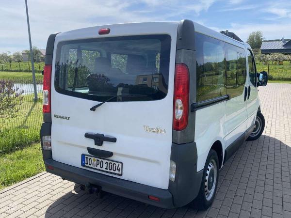 White Renault Trafic 2007 in Birstonas, with an engine capacity of 2.00 L and mileage of 328 thousand km for 4100 €, photo 4 on AUTOMOTO.COM.LV