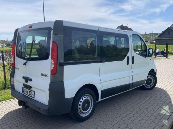 White Renault Trafic 2007 in Birstonas, with an engine capacity of 2.00 L and mileage of 328 thousand km for 4100 €, photo 7 on AUTOMOTO.COM.LV