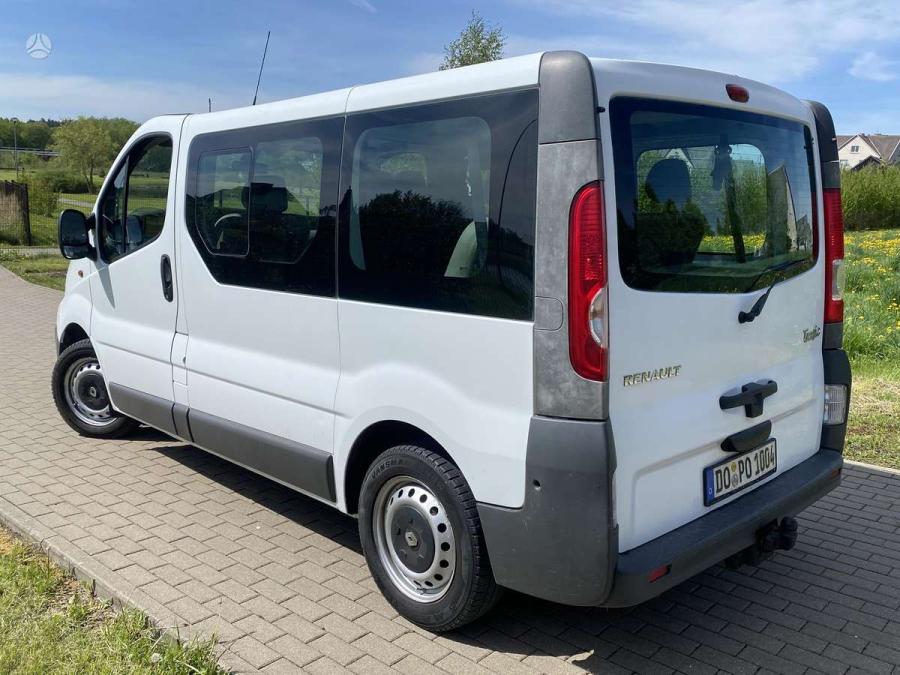 White Renault Trafic 2007 in Birstonas, with an engine capacity of 2.00 L and mileage of 328 thousand km for 4100 €, photo 9 on AUTOMOTO.COM.LV
