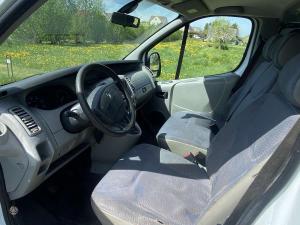 White Renault Trafic 2007 in Birstonas, with an engine capacity of 2.00 L and mileage of 328 thousand km for 4100 €, photo 10 on AUTOMOTO.COM.LV
