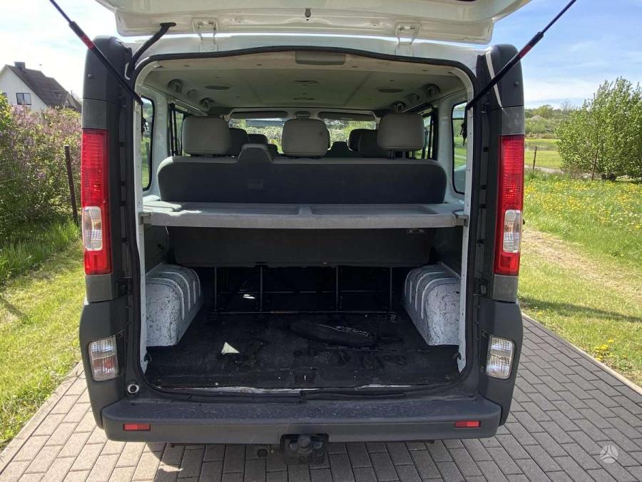 White Renault Trafic 2007 in Birstonas, with an engine capacity of 2.00 L and mileage of 328 thousand km for 4100 €, photo 13 on AUTOMOTO.COM.LV