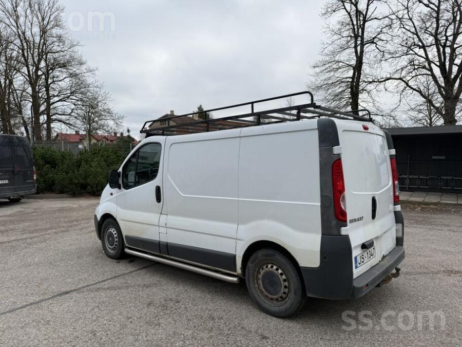 White Renault Trafic 2008 in Cesis, with an engine capacity of 1.90 L and mileage of 297 thousand km for 2900 €, photo 5 on AUTOMOTO.COM.LV
