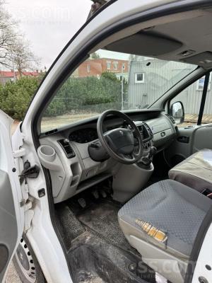 White Renault Trafic 2008 in Cesis, with an engine capacity of 1.90 L and mileage of 297 thousand km for 2900 €, photo 7 on AUTOMOTO.COM.LV