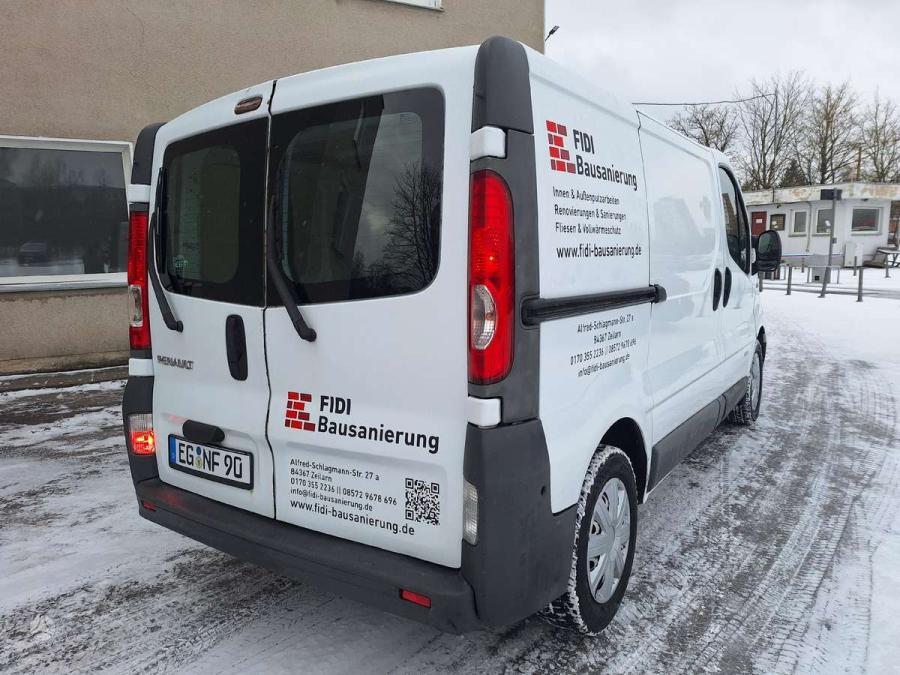 White Renault Trafic 2008 in Vilnius, with an engine capacity of 2.00 L and mileage of 213 thousand km for 3950 €, photo 4 on AUTOMOTO.COM.LV