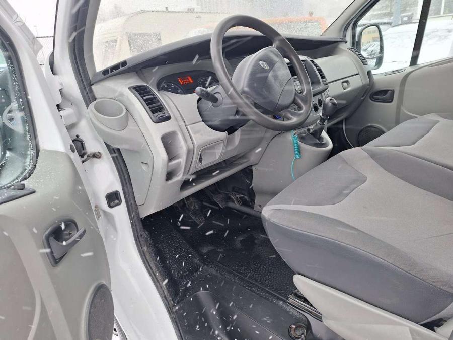 White Renault Trafic 2008 in Vilnius, with an engine capacity of 2.00 L and mileage of 213 thousand km for 3950 €, photo 8 on AUTOMOTO.COM.LV