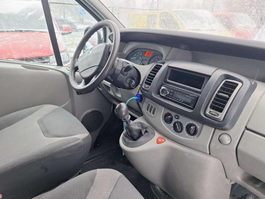 White Renault Trafic 2008 in Vilnius, with an engine capacity of 2.00 L and mileage of 213 thousand km for 3950 €, photo 9 on AUTOMOTO.COM.LV