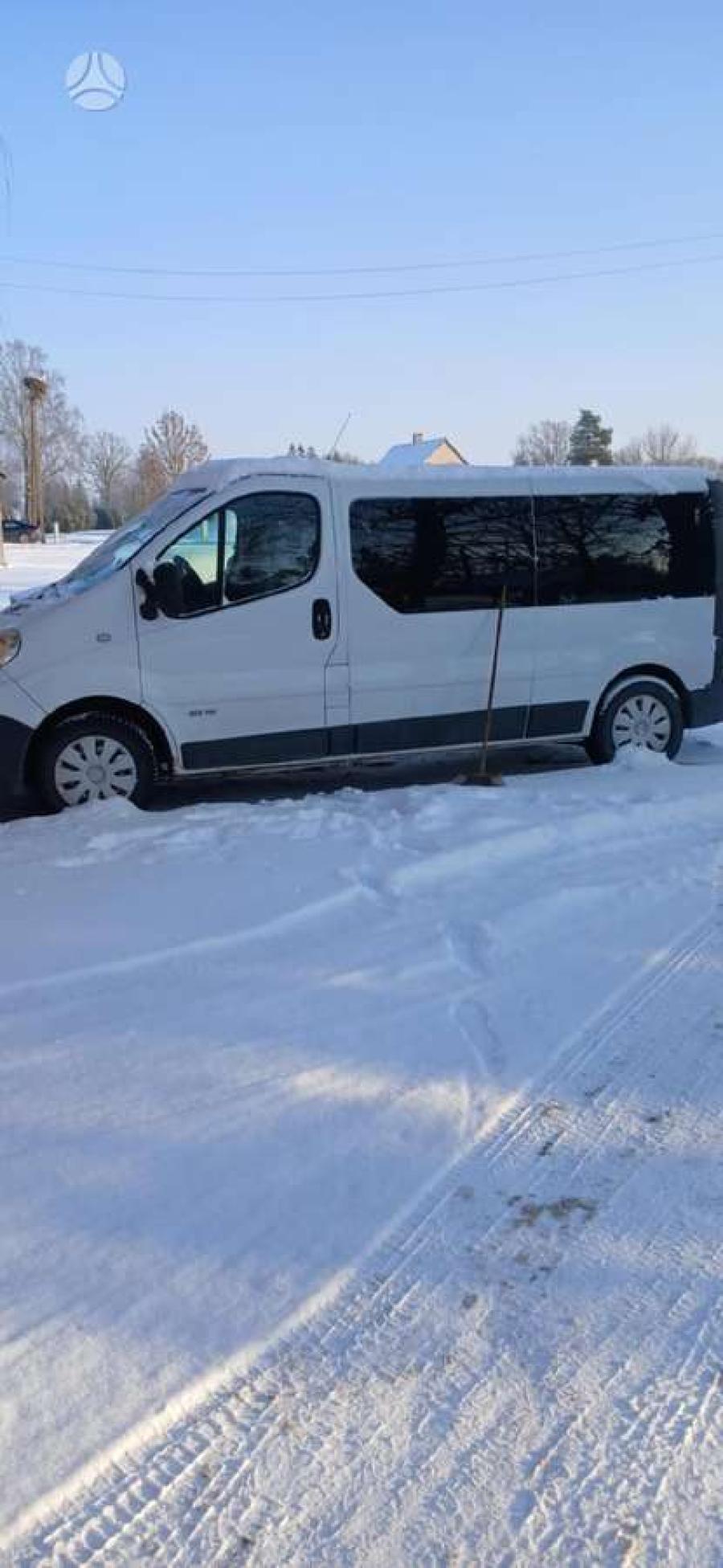 White Renault Trafic 2008 in Pakruojis, with an engine capacity of 2.50 L and mileage of 303 thousand km for 5500 €, photo 8 on AUTOMOTO.COM.LV