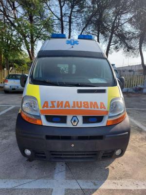 Balts Renault Trafic 2008 Kauņa, ar dzinēja tilpumu 2.50 L un nobraukumu 180 tūkst. km par 5800 €, foto  vietnē AUTOMOTO.COM.LV