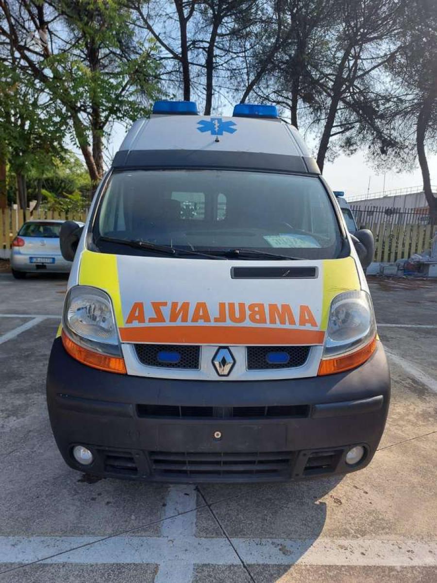 Balts Renault Trafic 2008 Kauņa, ar dzinēja tilpumu 2.50 L un nobraukumu 180 tūkst. km par 5800 €, foto 1 vietnē AUTOMOTO.COM.LV