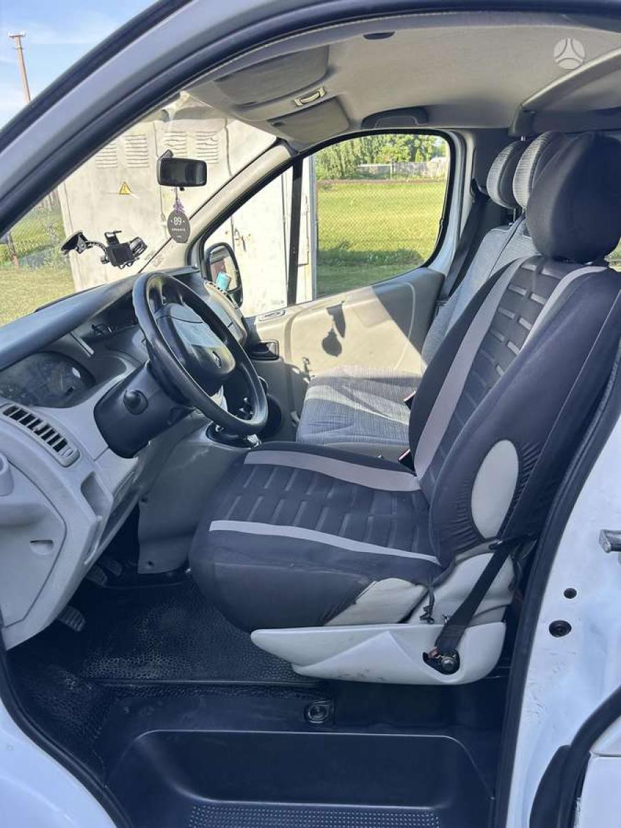 Balts Renault Trafic 2008 Tauragė, ar dzinēja tilpumu 2.00 L un nobraukumu 291 tūkst. km par 6000 €, foto 13 vietnē AUTOMOTO.COM.LV