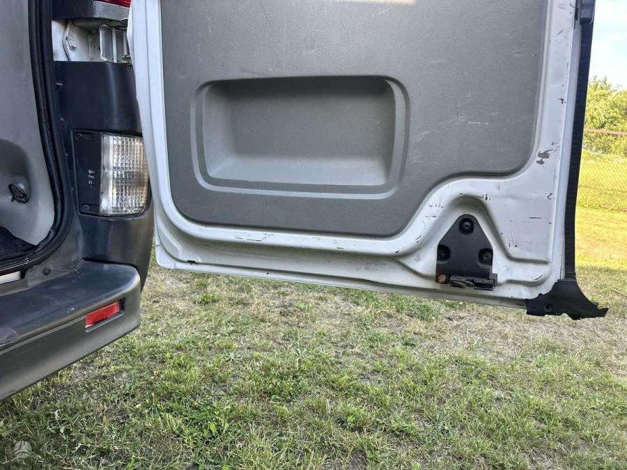 Balts Renault Trafic 2008 Tauragė, ar dzinēja tilpumu 2.00 L un nobraukumu 291 tūkst. km par 6000 €, foto 20 vietnē AUTOMOTO.COM.LV