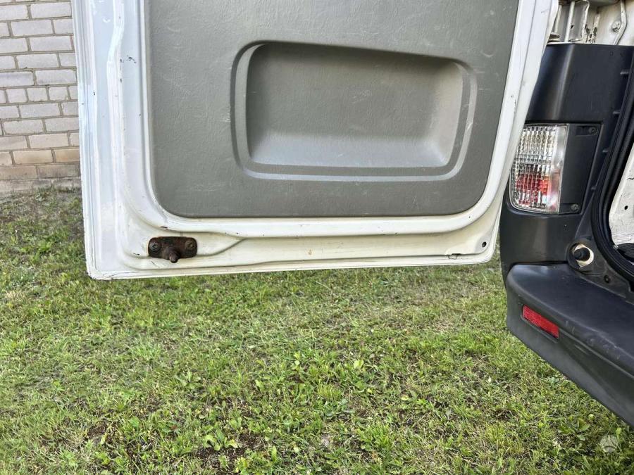 Balts Renault Trafic 2008 Tauragė, ar dzinēja tilpumu 2.00 L un nobraukumu 291 tūkst. km par 6000 €, foto 21 vietnē AUTOMOTO.COM.LV
