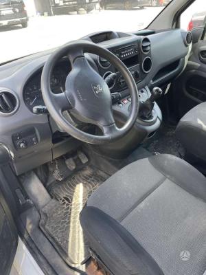 Balts Renault Trafic 2008 Kauņa, ar dzinēja tilpumu 2.00 L un nobraukumu 401 tūkst. km par 4600 €, foto 3 vietnē AUTOMOTO.COM.LV