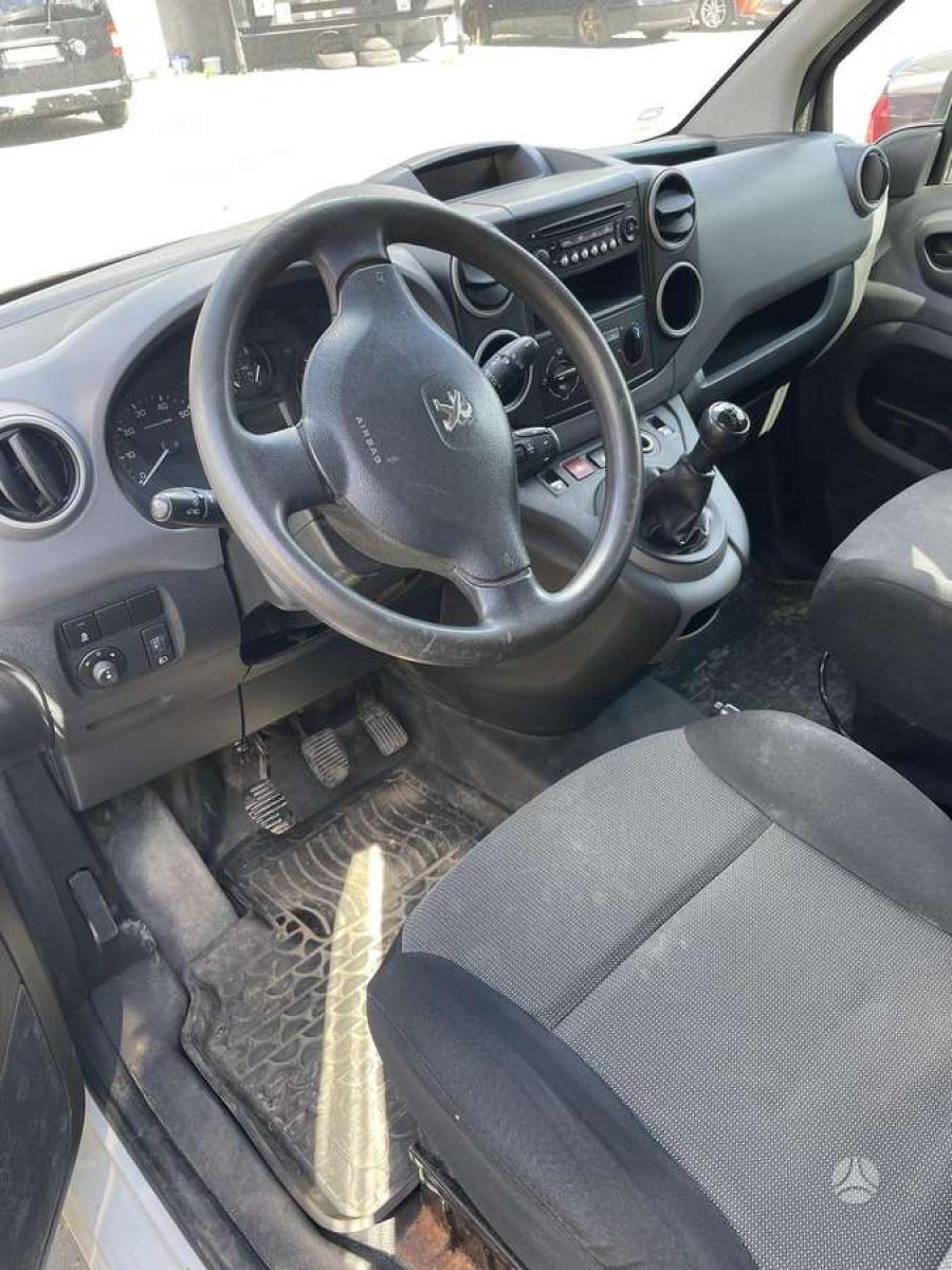 Balts Renault Trafic 2008 Kauņa, ar dzinēja tilpumu 2.00 L un nobraukumu 401 tūkst. km par 4600 €, foto 3 vietnē AUTOMOTO.COM.LV