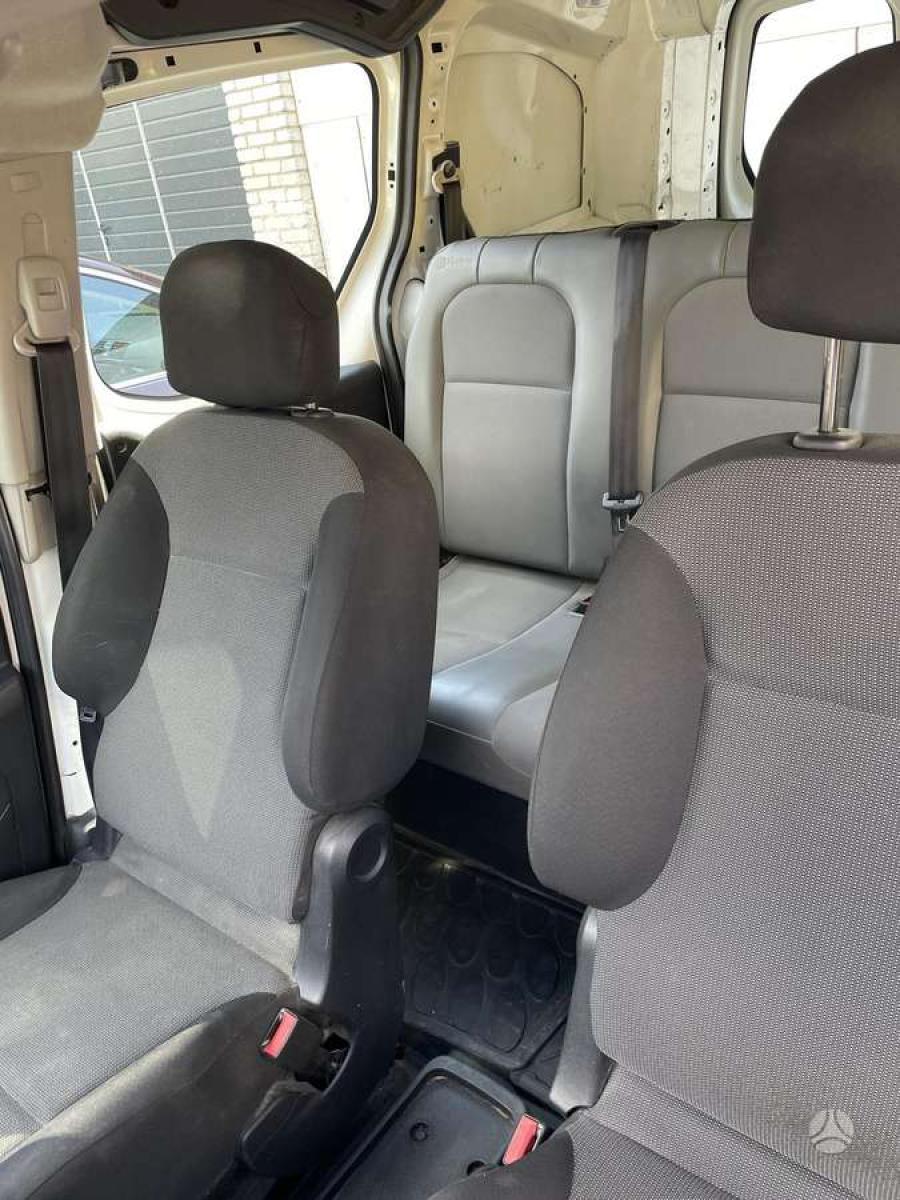 Balts Renault Trafic 2008 Kauņa, ar dzinēja tilpumu 2.00 L un nobraukumu 401 tūkst. km par 4600 €, foto 4 vietnē AUTOMOTO.COM.LV
